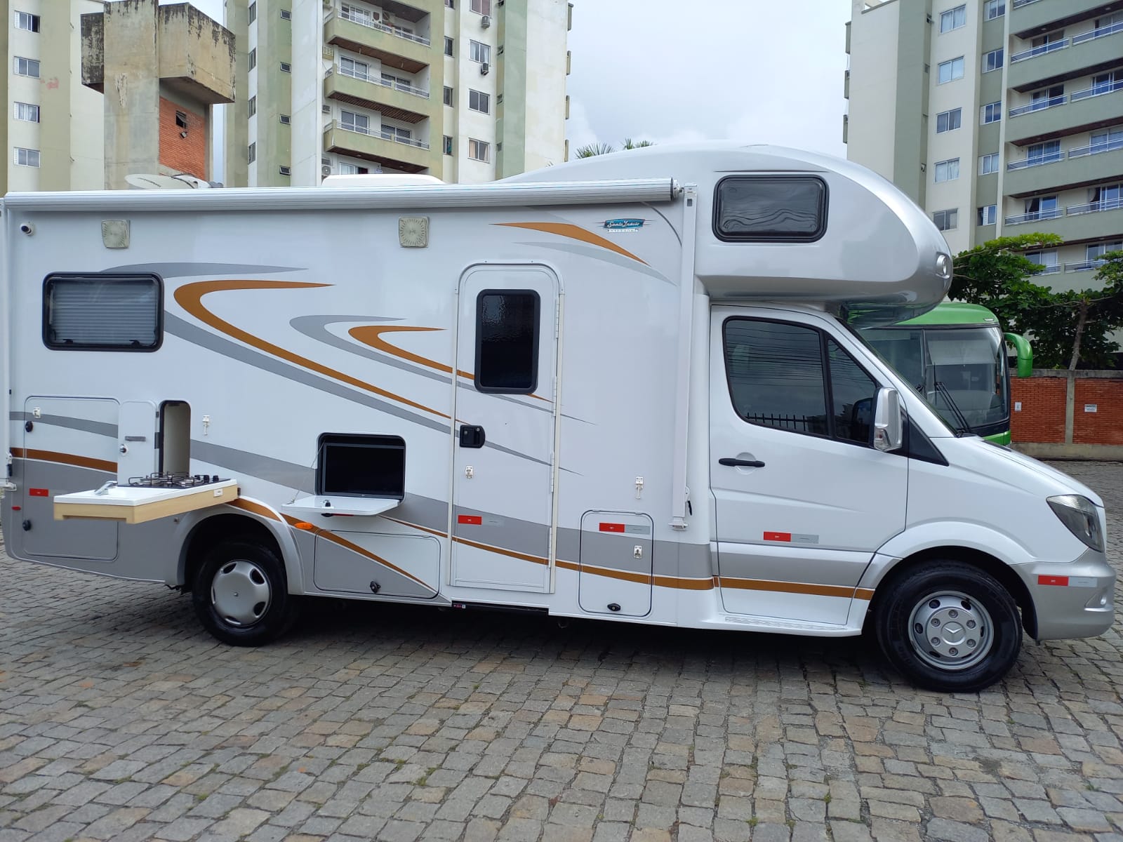 MOTORHOMES RVS Volare V8 4x4 - MP Motorhomes